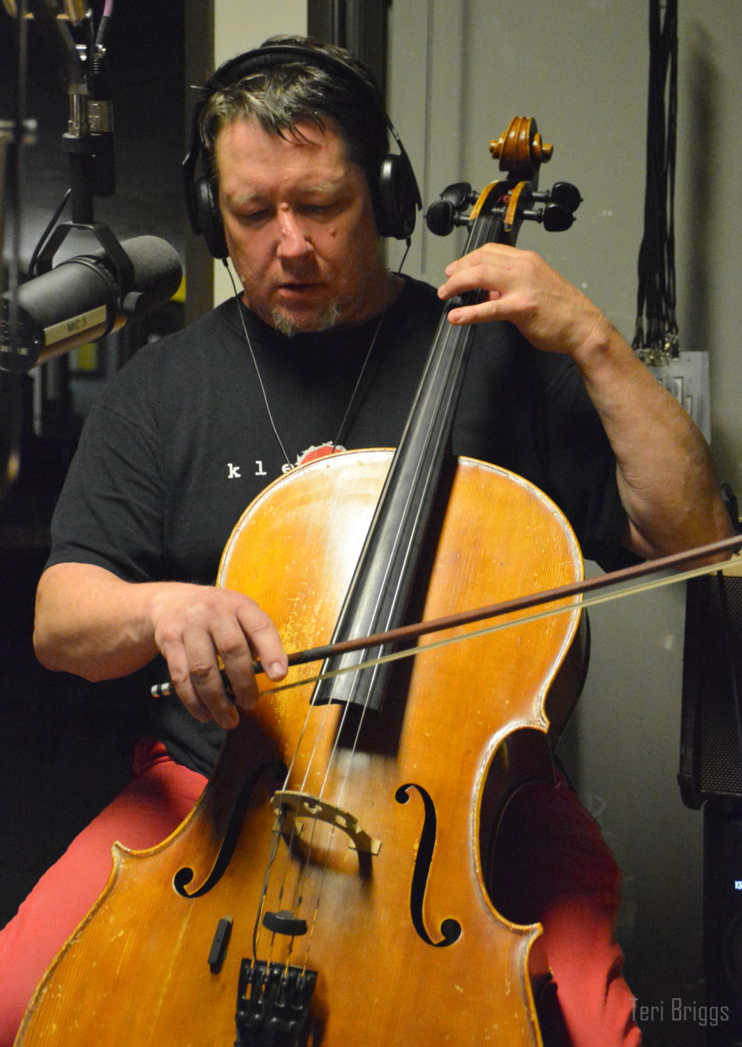 The Portland Playlist welcomes Skip von Kuske, cello's master looper ...